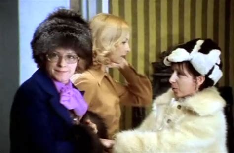 Почему в Иронии судьбы или с лёгким паром Надю озвучивала Талызина