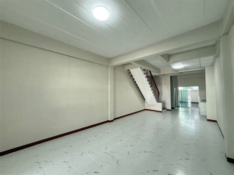 ขายทาวน์เฮ้าส์ถนนเทพารักษ์ บิ๊กซีบางพลีหลังใหญ่ 3 ชั้น ราคาดี ทำเลดี ใกล้ถนนบางนาตราด กิ่งแก้ว