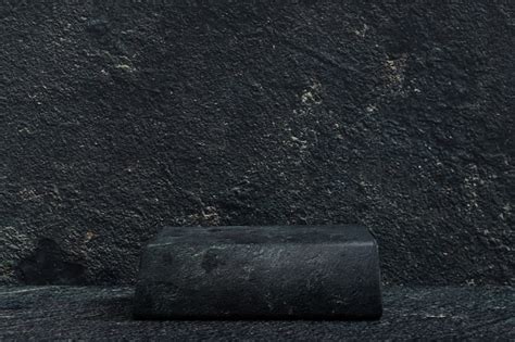 동굴에 있는 검은 돌 연단 어두운 돌 받침대 디스플레이 배경 3d 렌더링 검은색에 대한 스톡 사진 및 기타 이미지 검은색 도시를 벗어난 장면 생활필수품 Istock
