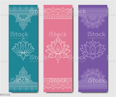 디자인 요가 매트 세트 장식 스포츠 장비 동양 스타일의 연꽃과 만다라 패턴 영적 평온을위한 다채로운 민족 인도 장식품 카드 포스터 인쇄의 장식 연꽃과에 대한 스톡 벡터 아트