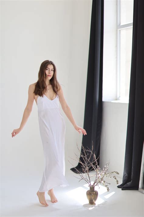 Ninea • ნინეა თეთრი გრძელი პენუარი V