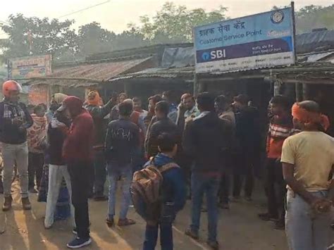 Sbi Csp Lock Broken And Stolen Sbi के Csp का ताला तोड़कर चोरी 9 हजार रुपए सहित एक लाख से अधिक