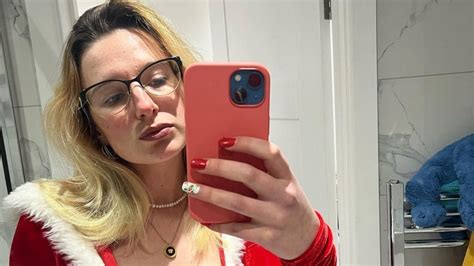 बयफरड क सथ वडय कल पर रमस कर रह थ महल अचनक खड हई ऐस मसबत क जन पड