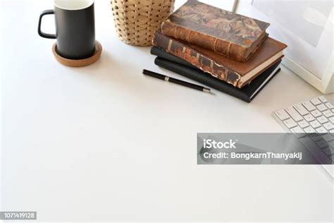 홈 오피스 용품 및 복사 공간 평면도 흰색 바탕 화면 작업 영역 0명에 대한 스톡 사진 및 기타 이미지 0명 개념 개념과 주제 Istock