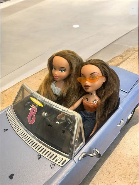 Vintage Mga Bratz Blue Cadillac 2002 With Fm Radio And 2 Bratz Dolls