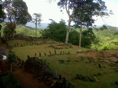 Mengenal Punden Berundak Gunung Padang Cianjur