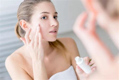 საუკეთესო დამატენიანებელი ცხიმიანი კანისა და აკნესთვის და ყველაზე მნიშვნელოვანი იაფი