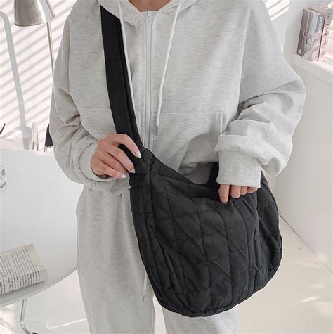 더블유엠 빅 크로스 패딩 보부상 페라 숄더백 퀼팅백 크로스백 구름 가방 M22914