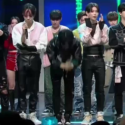 리르타 On Twitter 90도로 인사하는거 어떡함🥹🥹🥹 Uu50fe8s7p Twitter