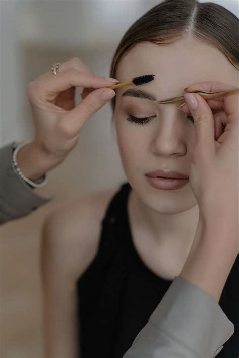Оформление бровей эстетика | Instagram brows, Brow stylist, Brow artist