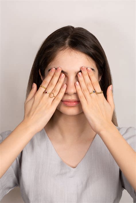 خرید آنلاین انگشتر طلا لاون قرمز گالری پرسته