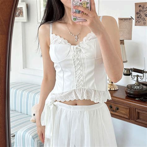 끈조절o발레코어 ⋰˚ 무드 레더 레이스 펀칭 코르셋 아일렛 리본 뷔스티에 끈나시 발레코어 에이블리