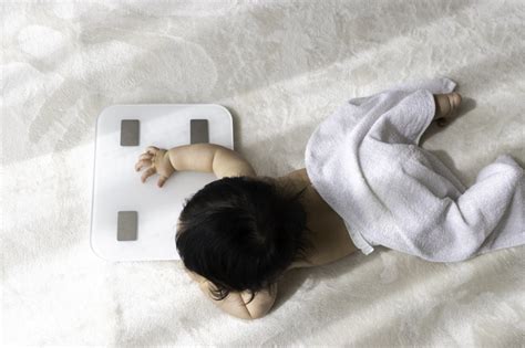 なぜ？生後4ヶ月の体重が増えない原因｜授乳量が足りてない？病院にいく目安は？ Kosodate Life（子育てライフ）