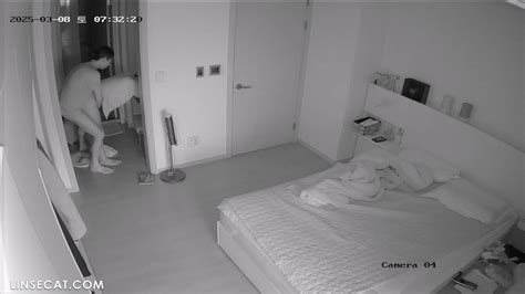 독점 영상 해킹된 한국 가정용 IP 카메라 개의 성적 장면 아내는 남편이 섹스 후 샤워를 하는 동안 항상 몰래 자위행위를 한다 그녀는 오르가즘을 경험할 때 발가락이
