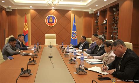 Хууль зүйн байнгын хорооны дарга Л Мөнхбаатар Авлигатай тэмцэх газарт ажиллалаа