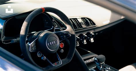 스티어링 휠이 있는 자동차 내부 사진 Unsplash의 무료 검정 이미지