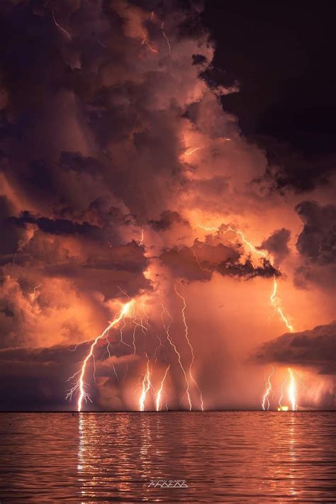 Мощь природы Молния над морем Orange Lightning Wallpaper Autumn