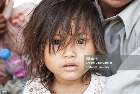 Gadis Kamboja Menunggu Vaksinasi Foto Stok Unduh Gambar Sekarang Kamboja Indochina Wajah