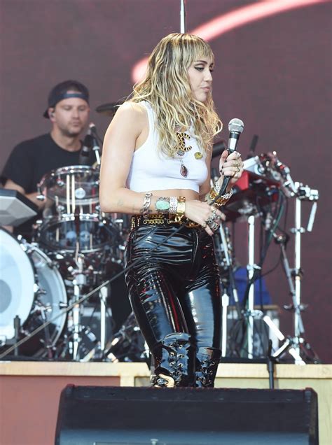Miley Cyrus Performs At Glastonbury Festival 06302019 Hawtcelebs