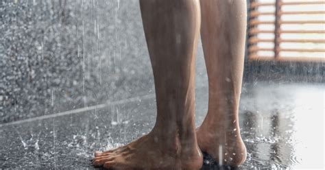 지인 집 몰래 들어간 30대 “샤워하는 모습 훔쳐 보려고”