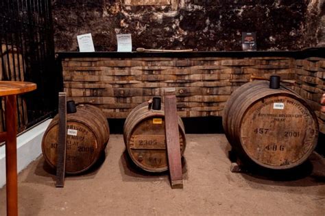 아일라를 여행하는 히치하이커를 위한 안내서 정보와 기록 실시간 베스트 갤러리