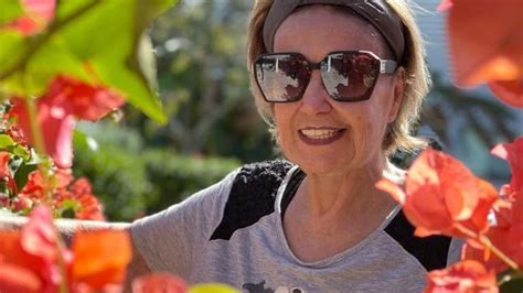 Íris Bruzzi Completa 90 Anos No Retiro Dos Artistas Famosos E