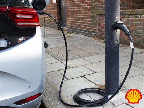 Shell Aims To Install 50 000 On Street Ev Charge Points By 2025