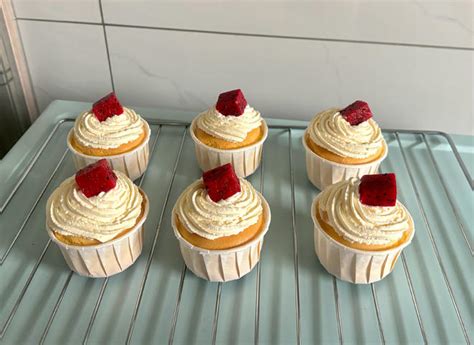 【纸杯蛋糕的做法步骤图，纸杯蛋糕怎么做好吃】c小ccc下厨房