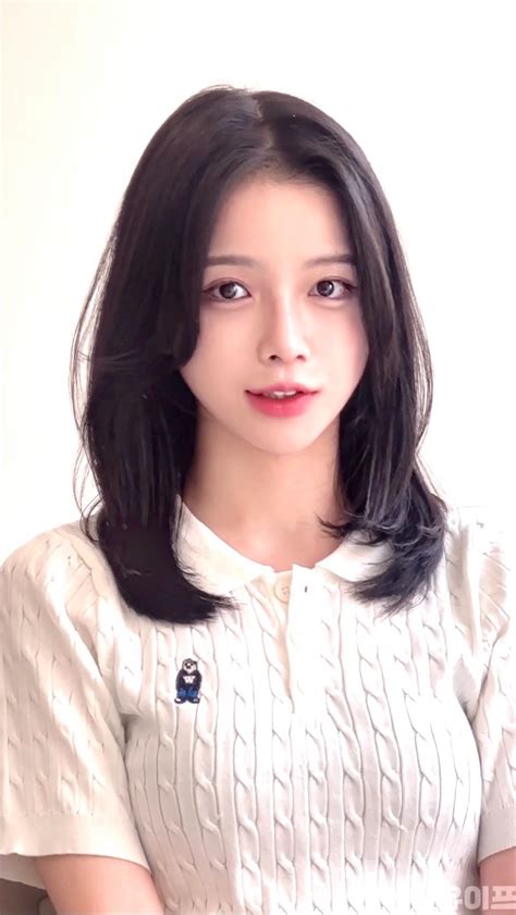 장민경 단발전문 숱많은 곱슬은 삼각김밥이 제일 두려워요🥹💞 Yuif Mingk 가볍고 손질편하고 깨끗한 분위기 전환까지 원한다면 단발의 정석 저의 시그니처 똑단발펌을