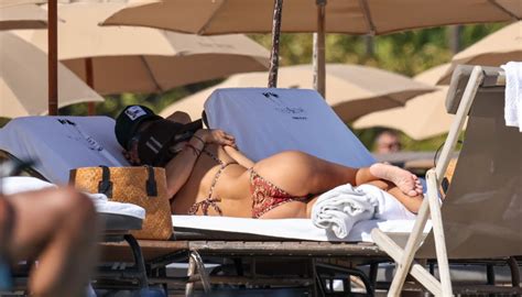 Jessica Alba And Danny Ramirez At The Setai Beach In Miami Beach 01216