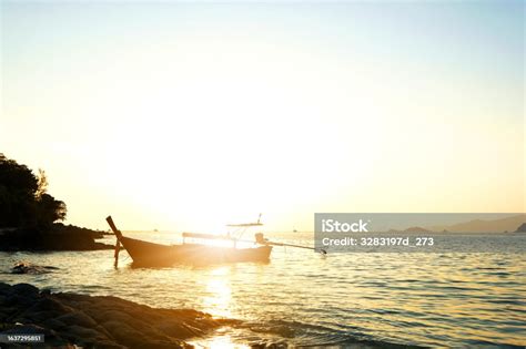 긴 꼬리 보트와 아름다운 일몰 전망 컨셉 홀리데이 태국 리페의 열대 낙원 해변 자연 경관 0명에 대한 스톡 사진 및 기타 이미지 Istock