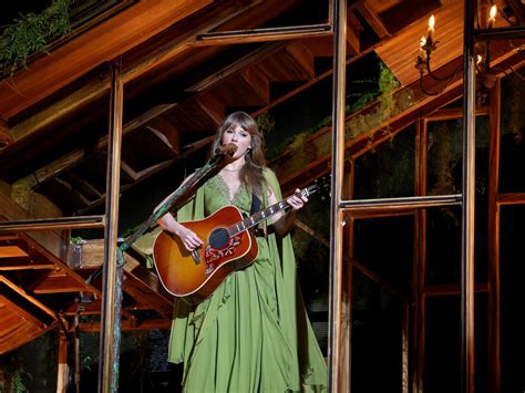 Taylor Swift Respira Guitarra