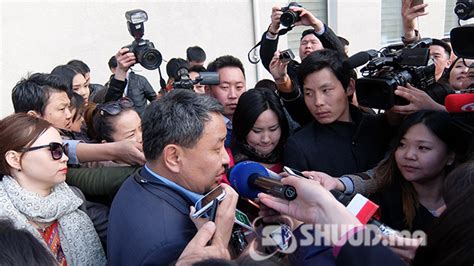 М Зоригт Э Бат Үүл нар Баянгол зочид буудал руу нэвтэрлээ