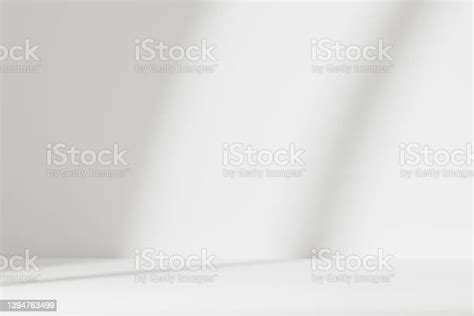 햇볕이 잘 드는 그림자가 있는 빈 스튜디오 또는 객실 제품 디스플레이를 위한 최소한의 장면 배경입니다 3d 렌더링 받침대에 대한 스톡 사진 및 기타 이미지 Istock