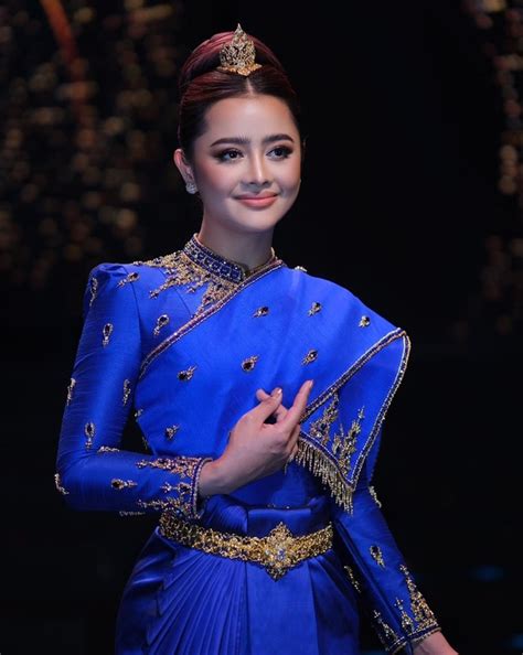 តុបតែងឈុតមួយនេះ ឱក សុគន្ធកញ្ញា បង្ហាញភាពស្រស់ស្អាត គួរឲ្យស្រលាញ់ Khmerload Cambodia Latest News