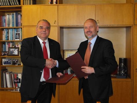 УНСС Публична лекция на министъра на отбраната доц д р Тодор Тагарев