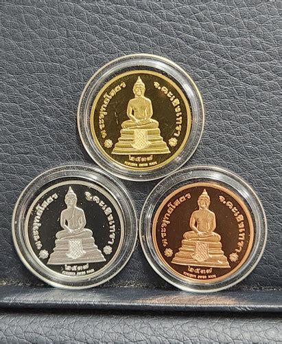 เหรียญหลวงพ่อโสธร 2 หน้า รุ่นนานาชาติ รุ่นแรก พิมพ์เล็ก ผลิตที่สวิส ทอง เงิน ทองแดง พร้อมกล่องและใบเ