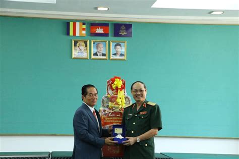 រដ្ឋបាលរាជធានី ភ្នំពេញ ជួបសម្តែងការគួរសមជាមួយ គណៈប្រតិភូទីក្រុងហូជីមិញ ក្នុងឱកាស បុណ្យ ចូល ឆ្នាំ