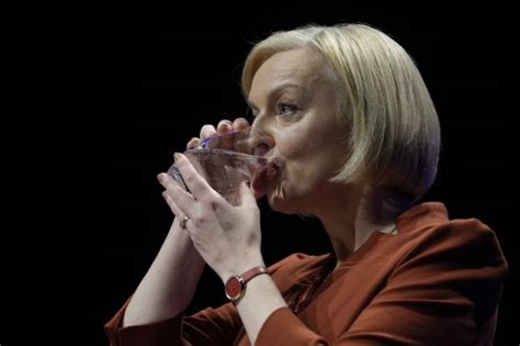 고개 숙인 트러스 대규모 감세안은 실수사임설은 일축 파이낸셜뉴스