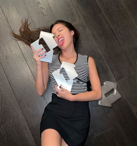 Olivia Rodrigo On Instagram Celebridades Femeninas Femenina