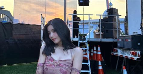 워터밤 여신으로 빵 뜬 권은비···성수동 24억 건물주 됐다