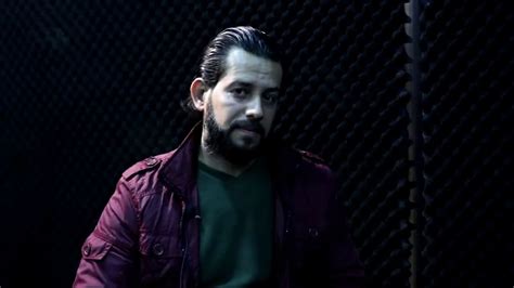 دموع الفنان حسين عجاج بعد ما فاجئه ساري حسام بأسم الفنان الراحل عبدالخالق المختار Youtube