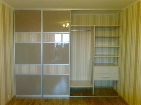 Встроенный шкаф по английски - 81 фото