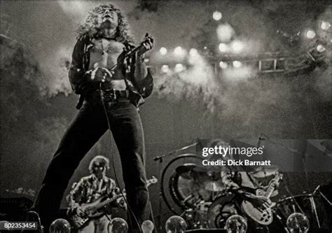 Robert Plant 1975 Photos And Premium High Res Pictures Getty Images
