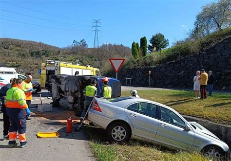 Grave Accidente De Tráfico En Ribera De Arriba Deja A Dos Personas Heridas