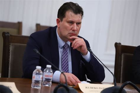 Новият посланик на България в Скопие връчи копия на акредитивните си писма на външния министър