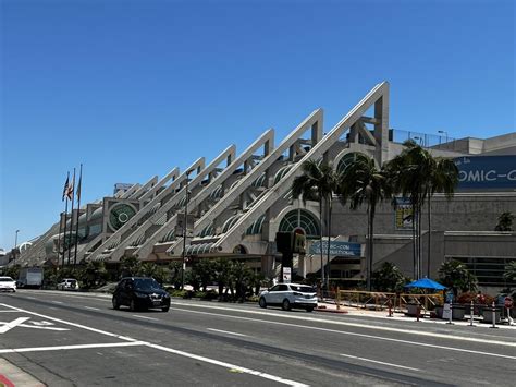 익스트림무비 샌디에고 코믹콘 2023 블루비틀 아쿠아맨 2 수트들 Gen V 더 보이즈 프로모 배너 론 펄만 헬보이 스태츄 토토로and고양이버스 등 풍경