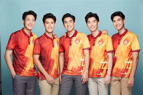 ผู้หญิง เสื้อเชียร์ธรรมศาสตร์ 74 สุดปัง มีกันหรือยัง