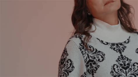 БҮХ БҮТЭЭГДЭХҮҮН 𝟭𝟬 𝟯𝟬 ХЯМДРАЛТАЙ Хямдралтай салбар дэлгүүрүүд 📍 Үйлдвэрийн Нэрийн Дэлгүүр