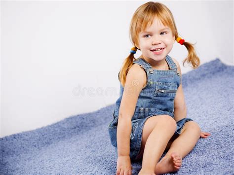 смешная девушка немногая симпатичное Стоковое Фото изображение